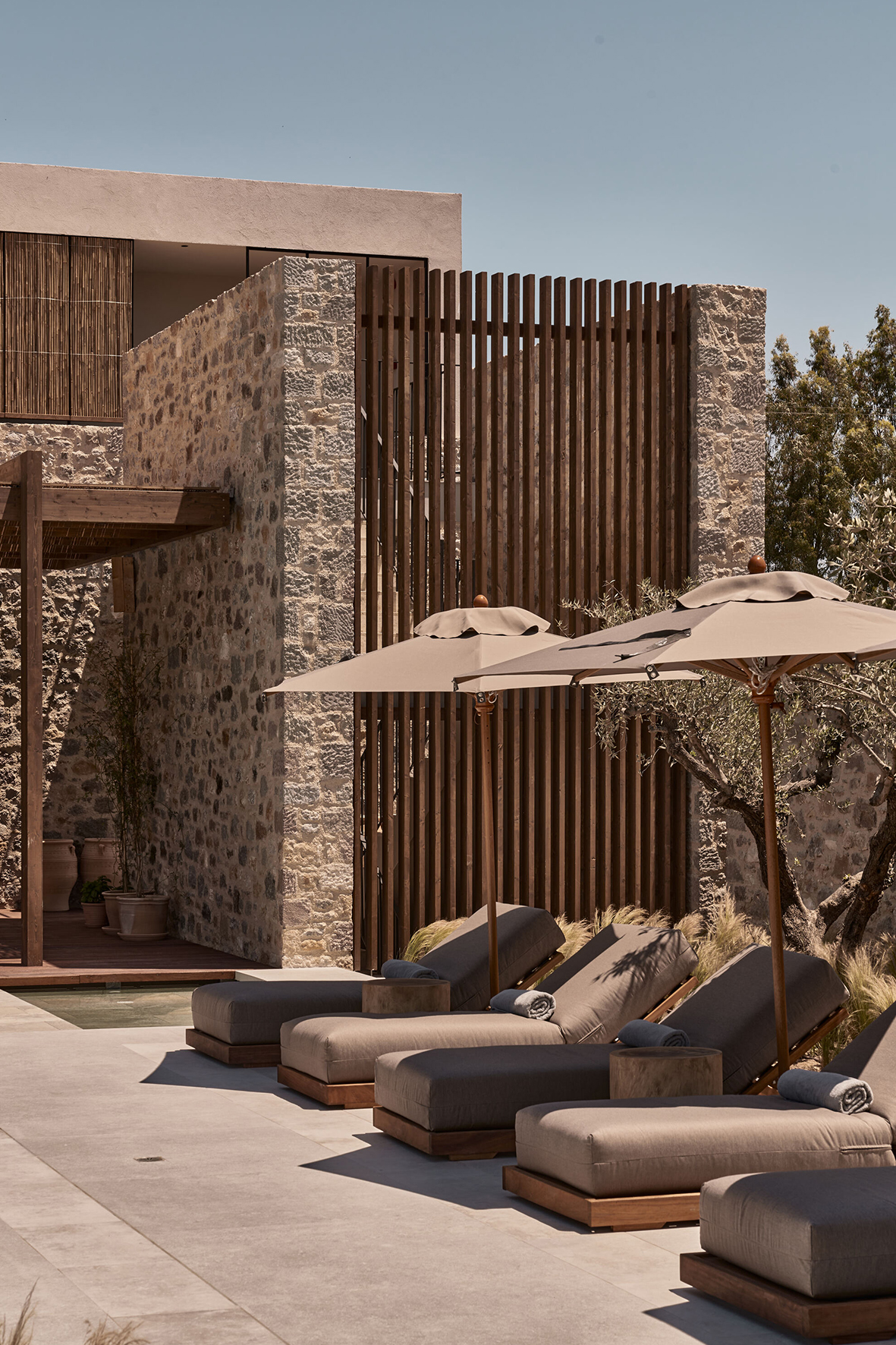 YinjiSpace - Mastrominas ARChitecture x Theros All Suite Hotel